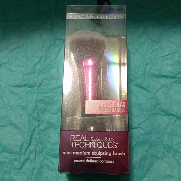 Real Techniques | Makeup | Real Techniques Mini Medium Sculpting Brush ...